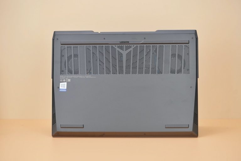 Lenovo Legion 5 Pro Disassembly (RAM, M.2 SSD upgrade options)